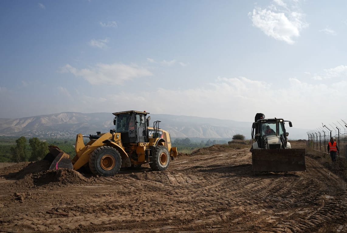 Israel MOD Construction on Eastern Border Security Barrier Begins ...